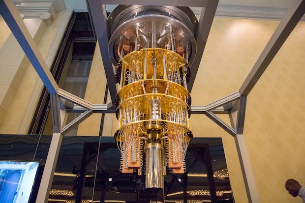 IBM 50-qubit Quantum Bilgisayar, DEV Bir AVİZE'ye Benziyor